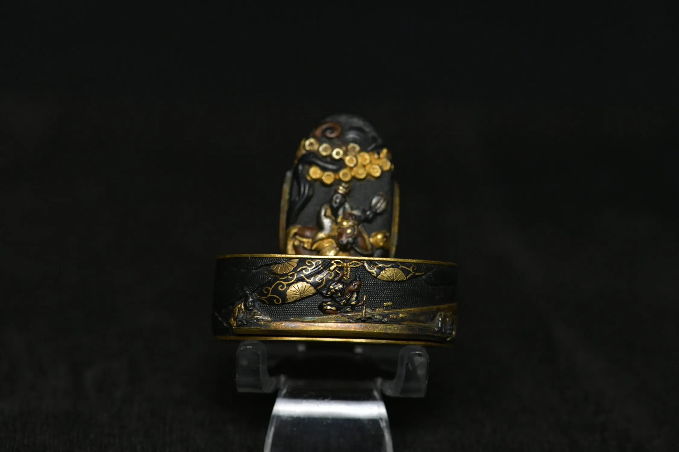 Fuchi-Kashira aus Shakudō mit Zimmermannsmotiv - Supein Nihonto